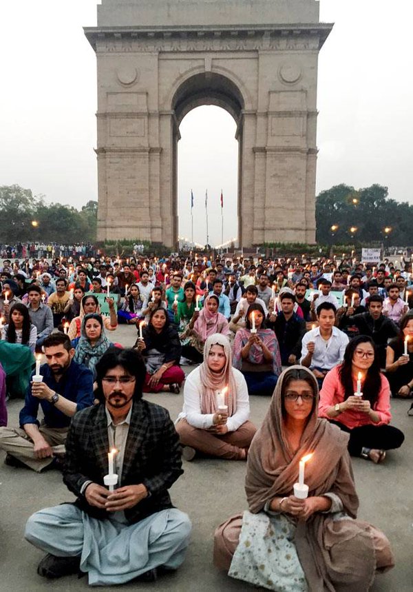 Sarabjit (Sarabjit Cast) Fan Photos | Sarabjit Photos, Images, Pictures ...