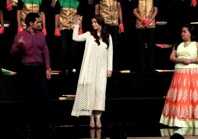 Sarabjit (Sarabjit Cast) Fan Photos | Sarabjit Photos, Images, Pictures ...