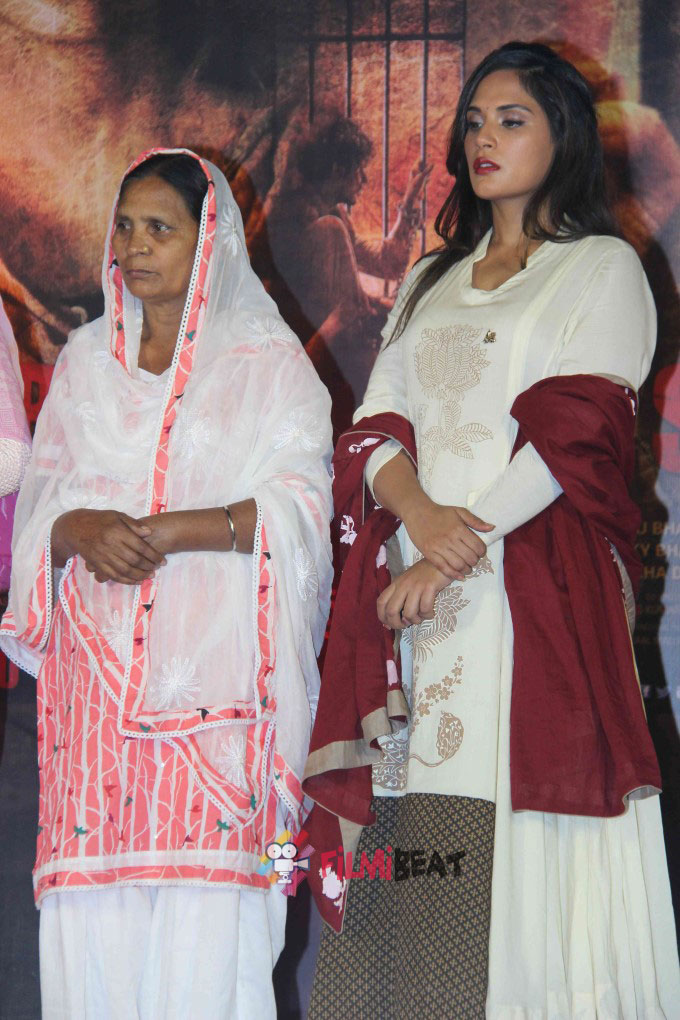 Sarabjit (Sarabjit Cast) Fan Photos | Sarabjit Photos, Images, Pictures ...