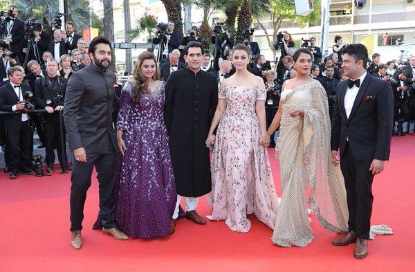 Sarabjit (Sarabjit Cast) Fan Photos | Sarabjit Photos, Images, Pictures ...