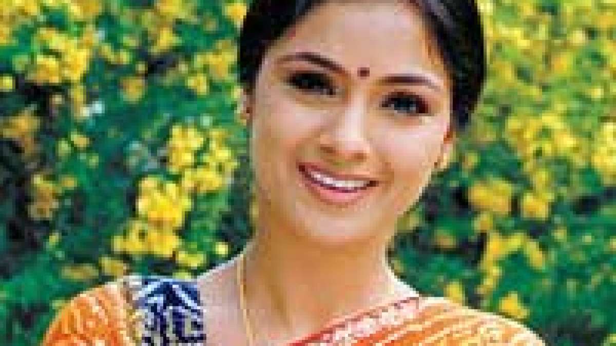 Simran appears as 60 years old - Filmibeat