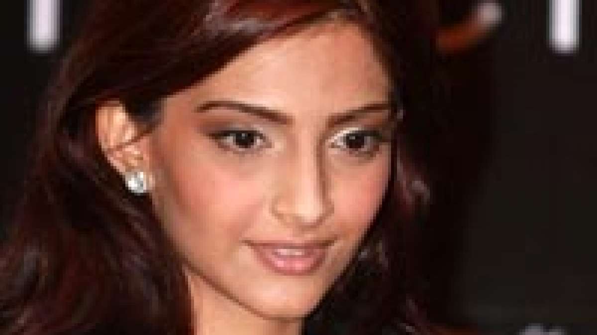 Dubai International Film Festival | Sonam Kapoor | Abhishek Bachchan ...