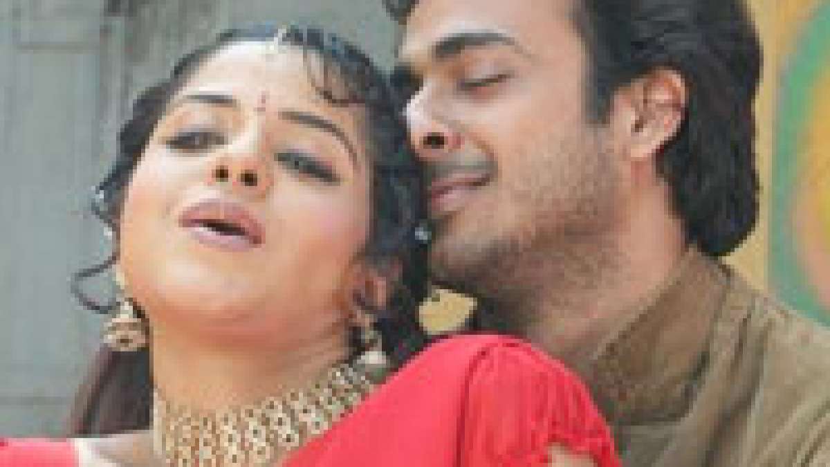 Bollywood Review | Meri Padosan Review | Sanjay Mishra | Actress ...