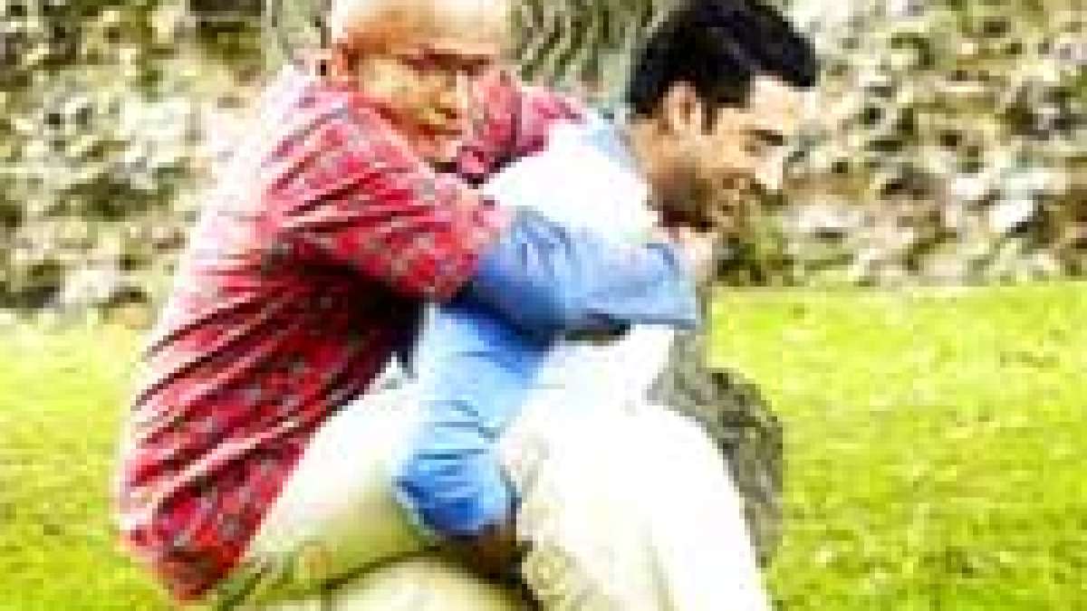 Movie Paa | First Look | Amitabh Bachchan | Abhishek Bachchan | Reel ...