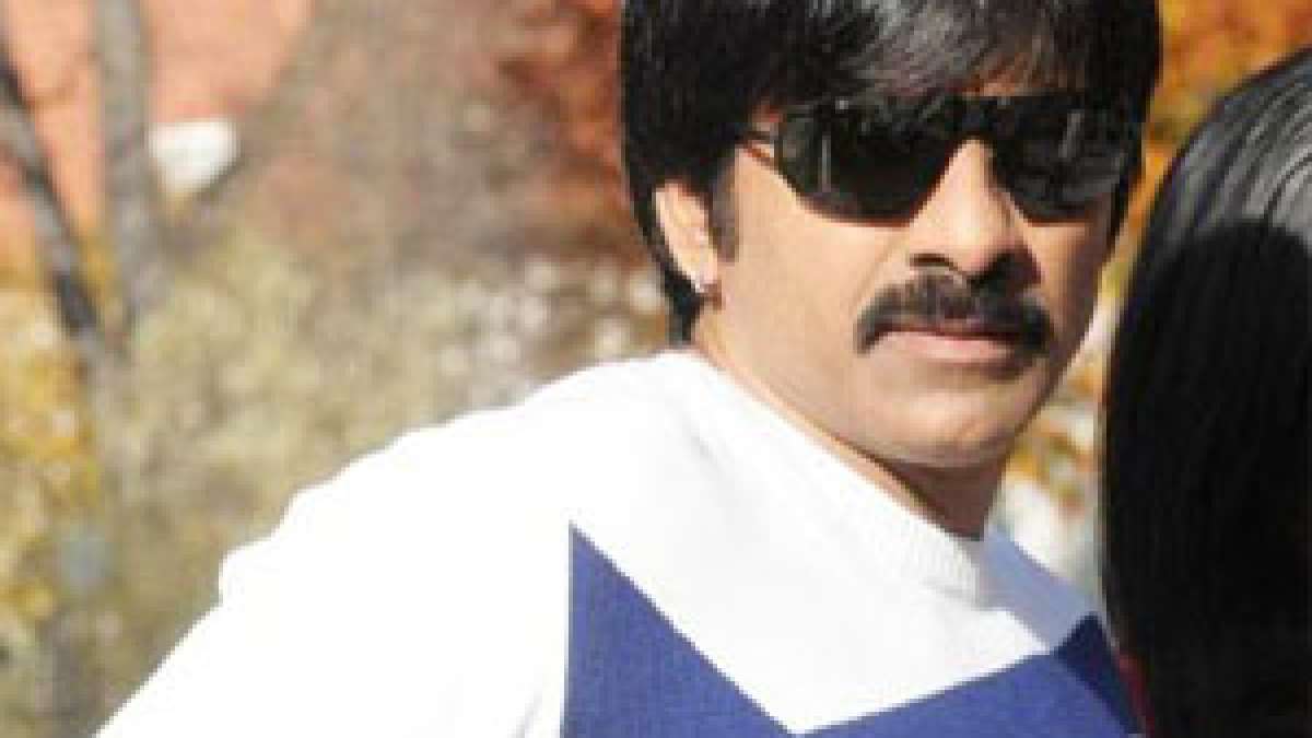 Ravi Teja's father puts him to shame - Filmibeat