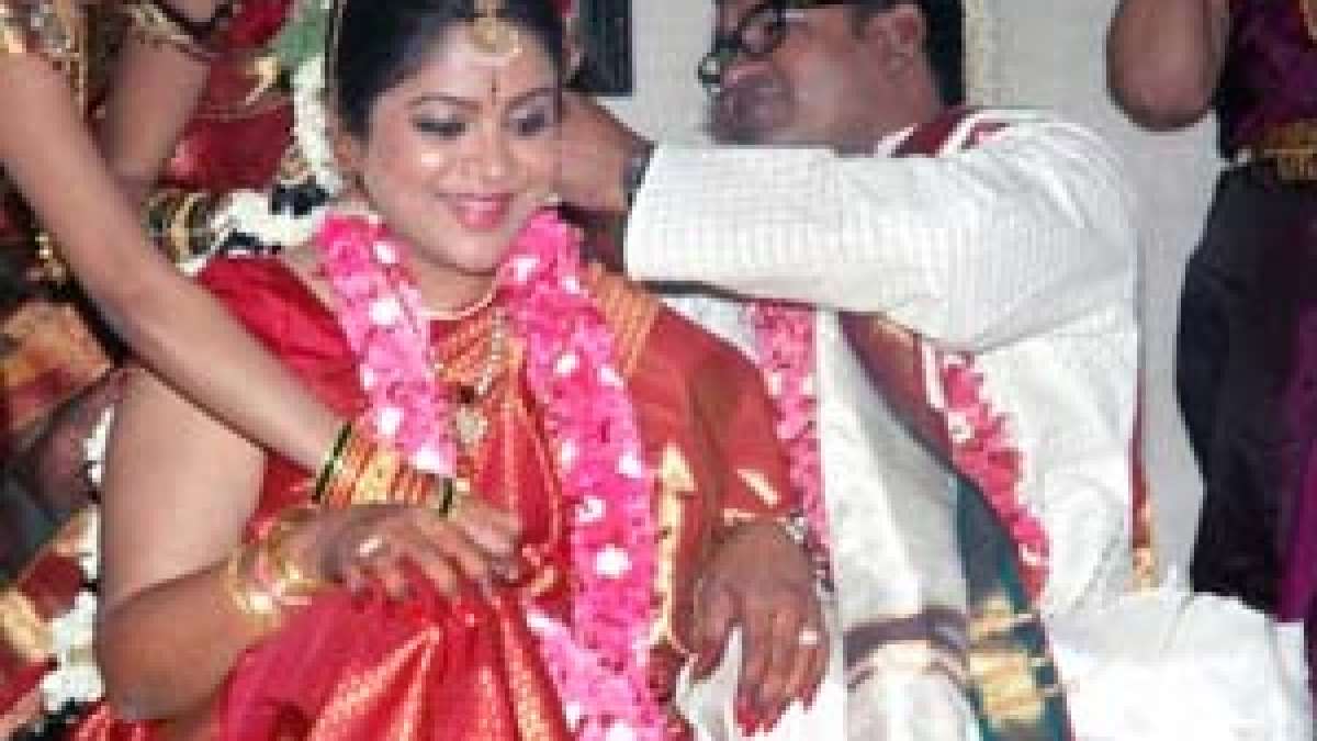 Selvaraghavan ties the nuptial knot with Geetanjali - Filmibeat