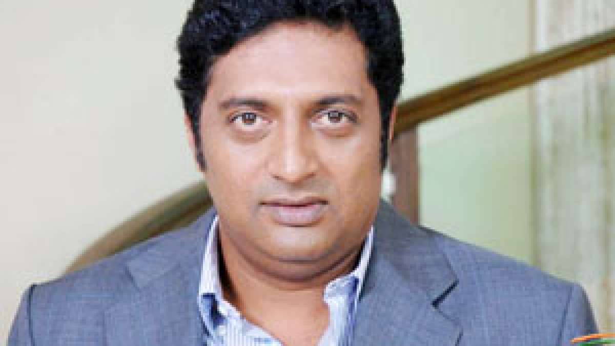 Prakash Raj steals the show in Singham - Filmibeat