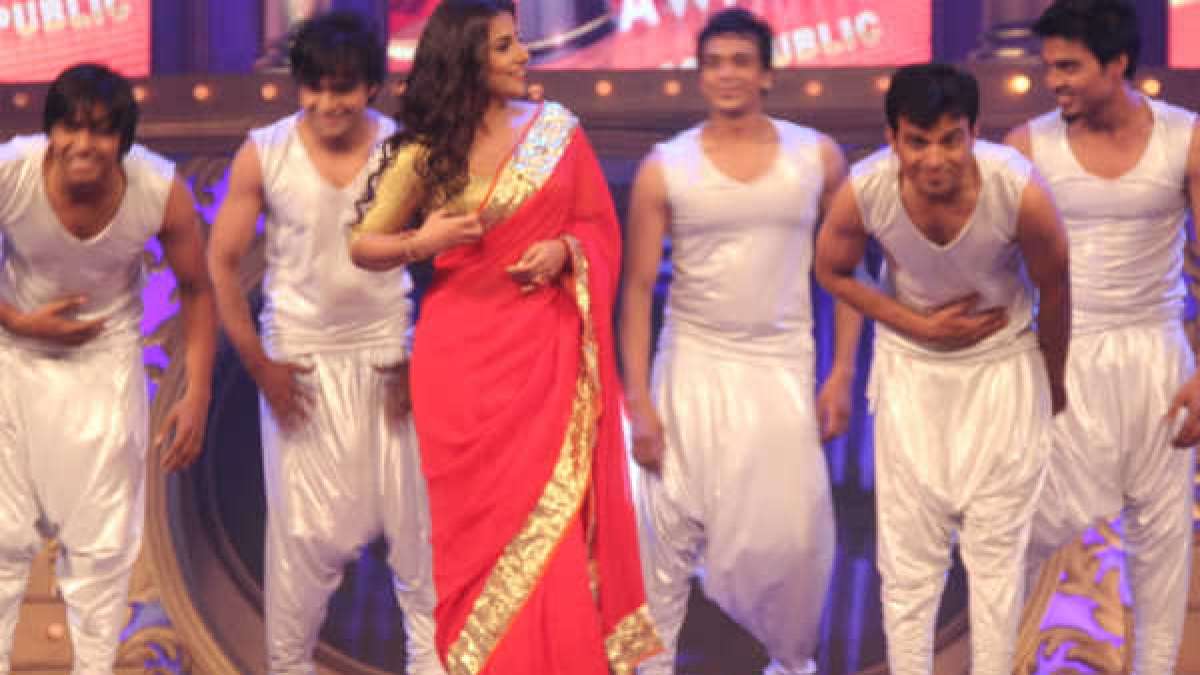 Actress Vidya Balan | Performance | Song Ooh La La | STAR Plus | Airtel ...