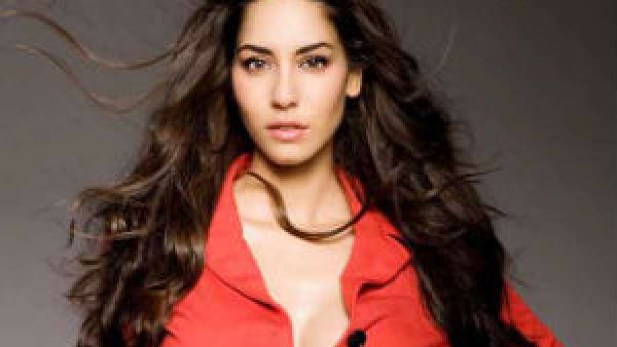 Actress Malika Haydon | Saif Ali Khan | Movie Agent Vinod - Filmibeat