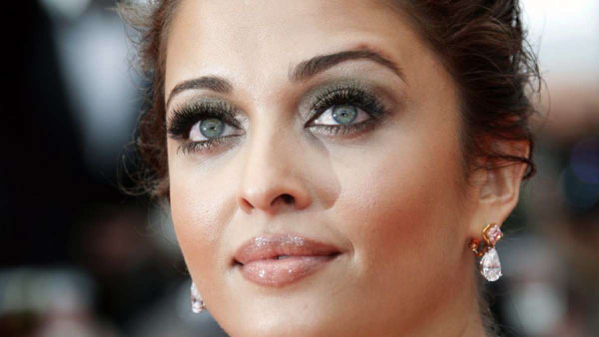 Aishwarya Rai Bachchan | Aishwarya Rai Blue Eyes | Valerio Massimo ...