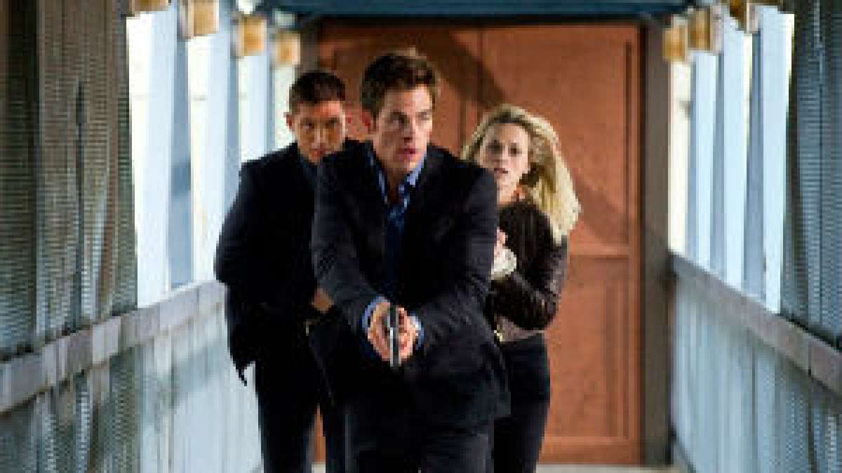 This Means war | Movie Review | Reese Witherspoon | Chris Pine | Tom ...