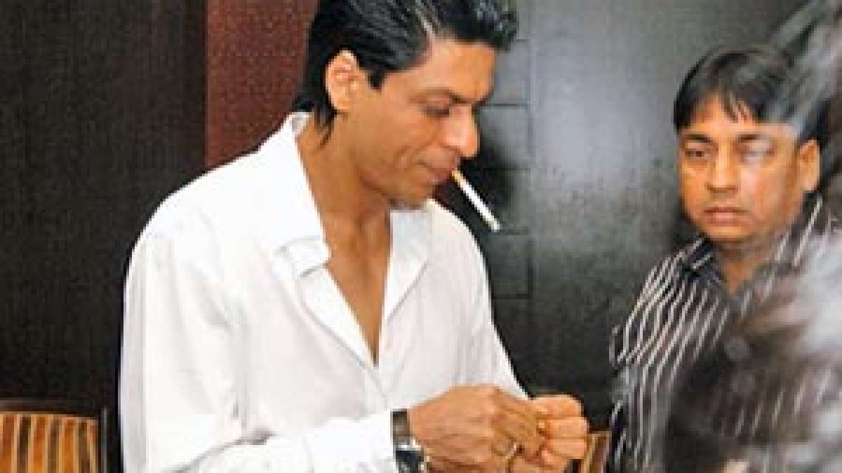 Shahrukh Khan Summon | Shahrukh Smoking | IPL Match - Filmibeat