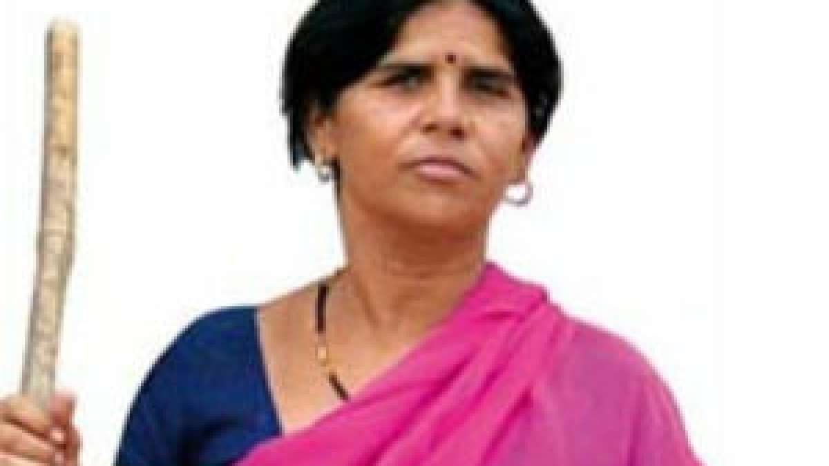 Bigg Boss 6 | Gulabi Gang Leader | Sampat Pal Enter House | Reality ...