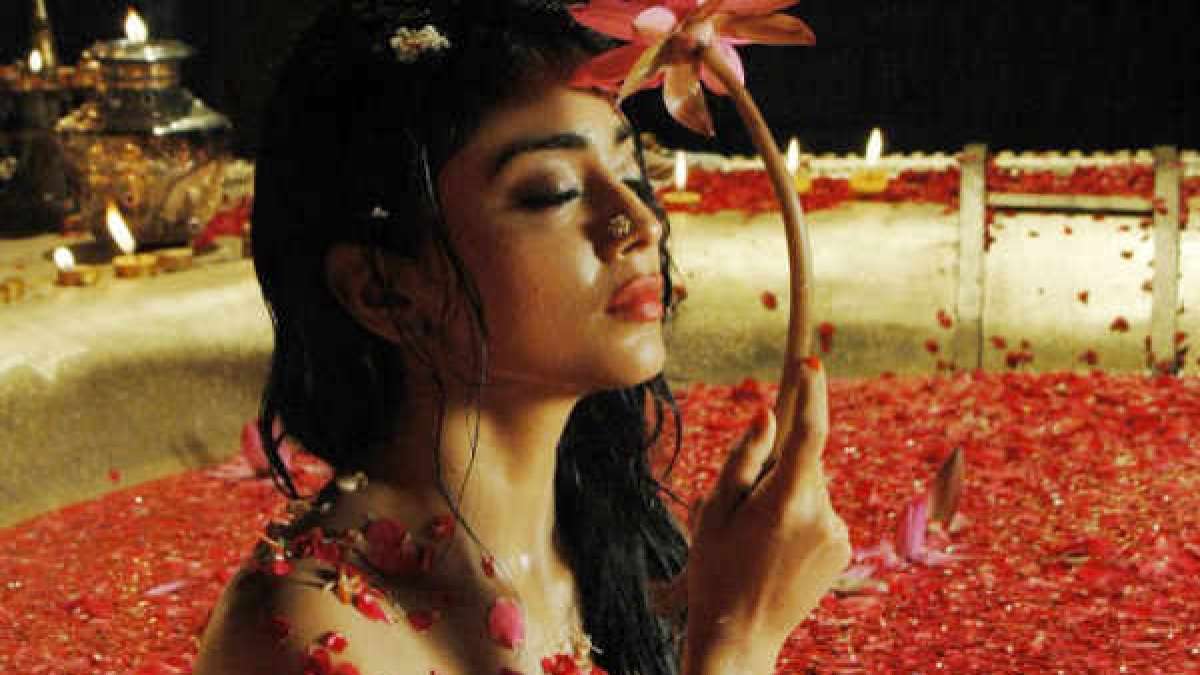 Shriya Saran Chandra | Glamorous Pictures | Kannada - Filmibeat