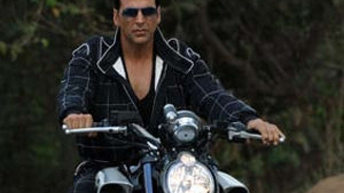 Akshay Kumar | Most Memorable | Bike Stunt - Filmibeat