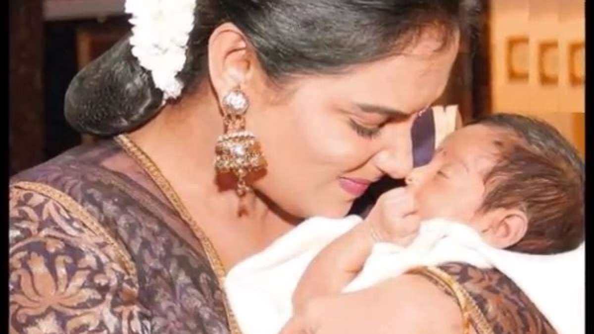 Actress Shwetha Menon | Daughter Sabaina Photos | Alleppey Green Drive ...