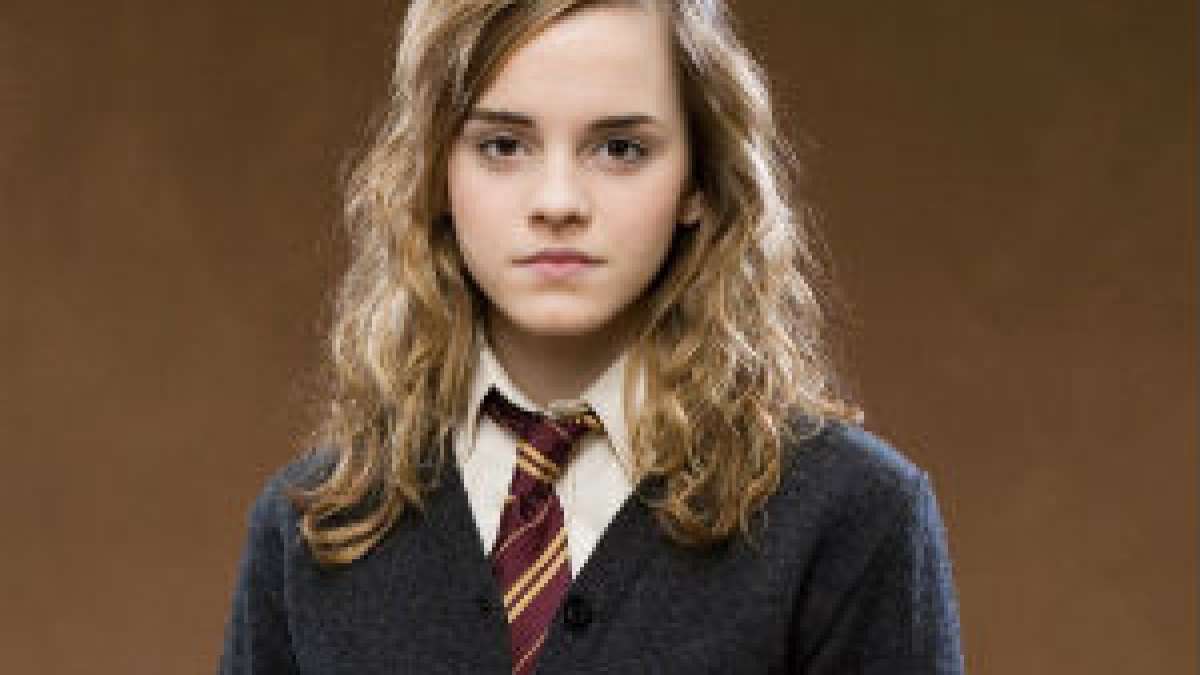 Actress Emma Watson | English Girl | Sunny Climes | Graduation - Filmibeat