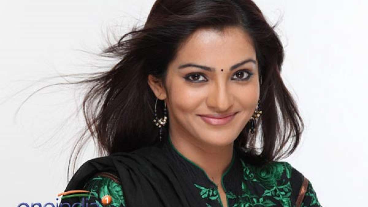 Parvathi Menon | Dhanush | Mariyaan | Shivraj Kumar - Filmibeat