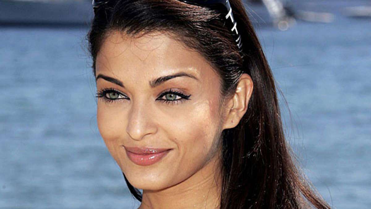 Aishwarya Rai Bachchan | 5 Crore | House - Filmibeat