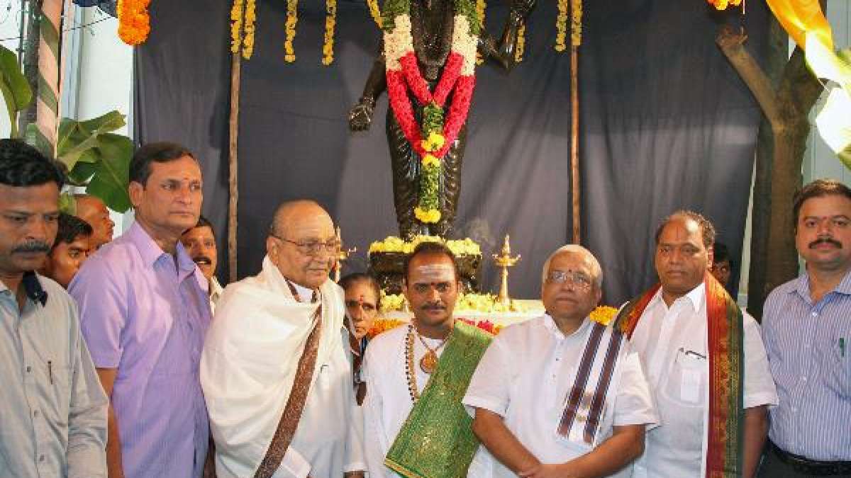 K Viswanath | Statue Photos | Sri Ajjada Adibhatla Narayanadasa ...