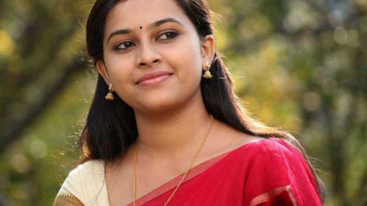 Sri Divya Performance | VPVS Movie Reviews | Varutha Padatha Valibar ...