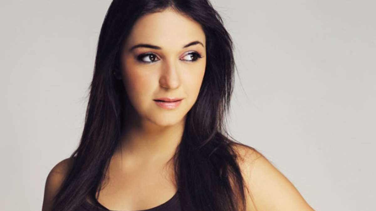 Nauheed Cyrusi | Birthday | - Filmibeat