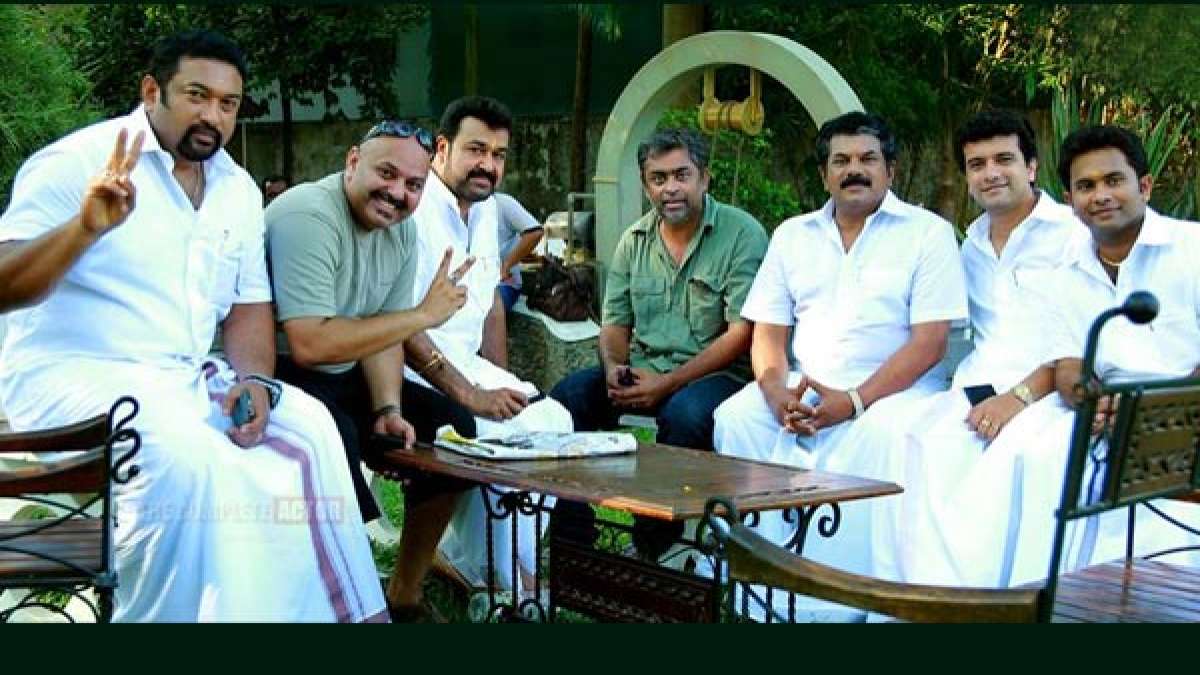 Mohanlal | Malayalam Movie Peruchazhi | Ragini Nandwani | Vijay Babu ...