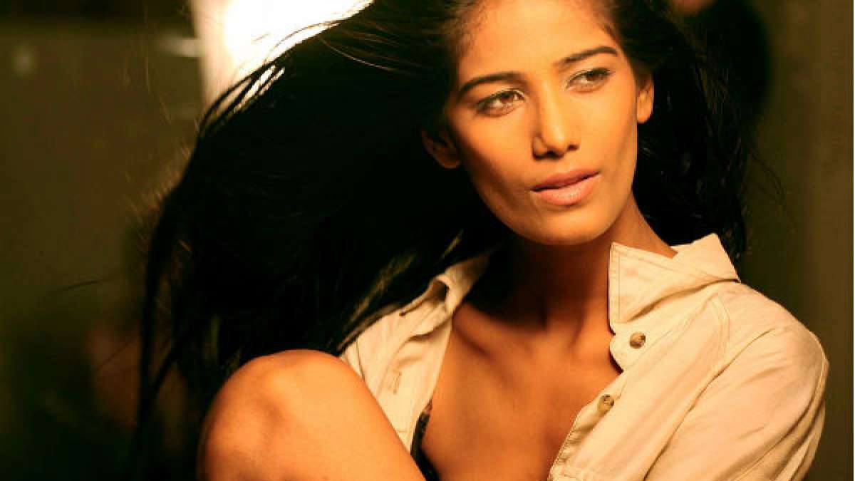 poonam pandey | nasha - Filmibeat