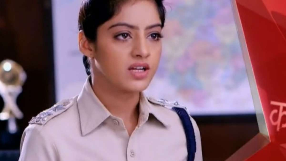 Diya Aur Baati Hum | Will Sandhya Catch | Meenakshi Emily - Filmibeat