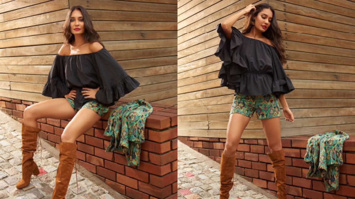 Lisa Haydon Braces The Cover Page Of Cosmopolitian Magazine For January ...