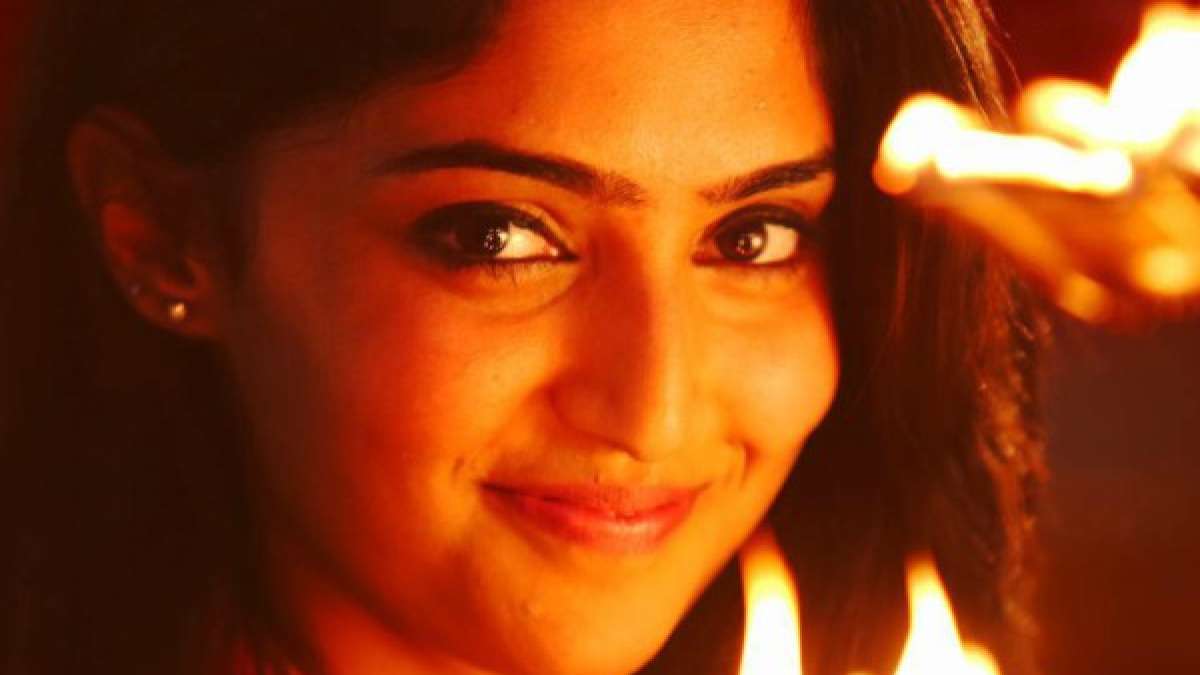 Malayalam Actress Reba Monica John To Make Her Debut In Kollywood ...