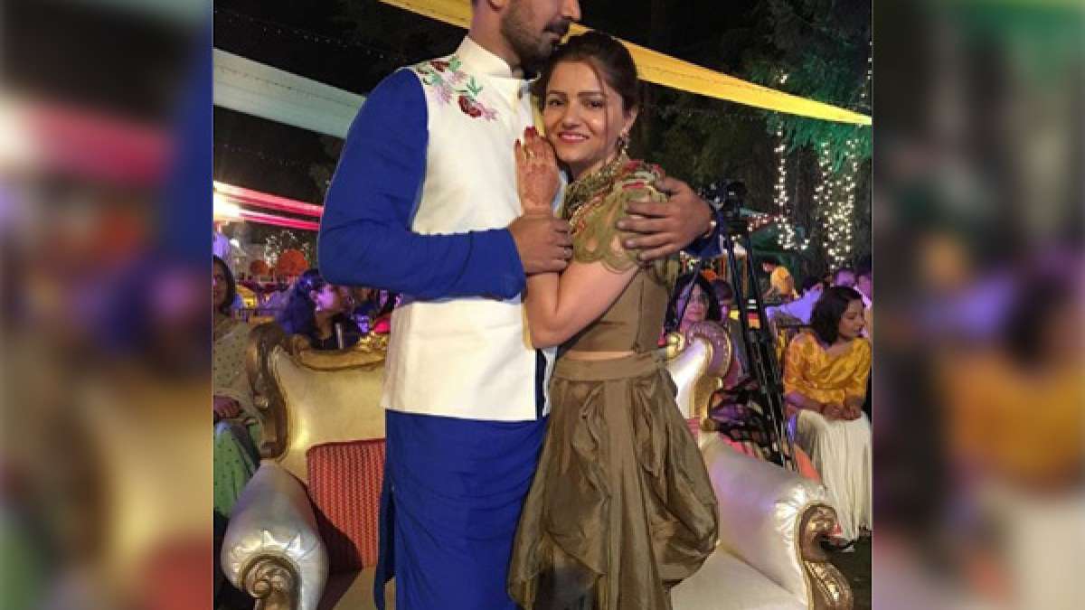 Rubina Dilaik & Abhinav Shukla Ring Ceremony Picture Screams LOVE ...