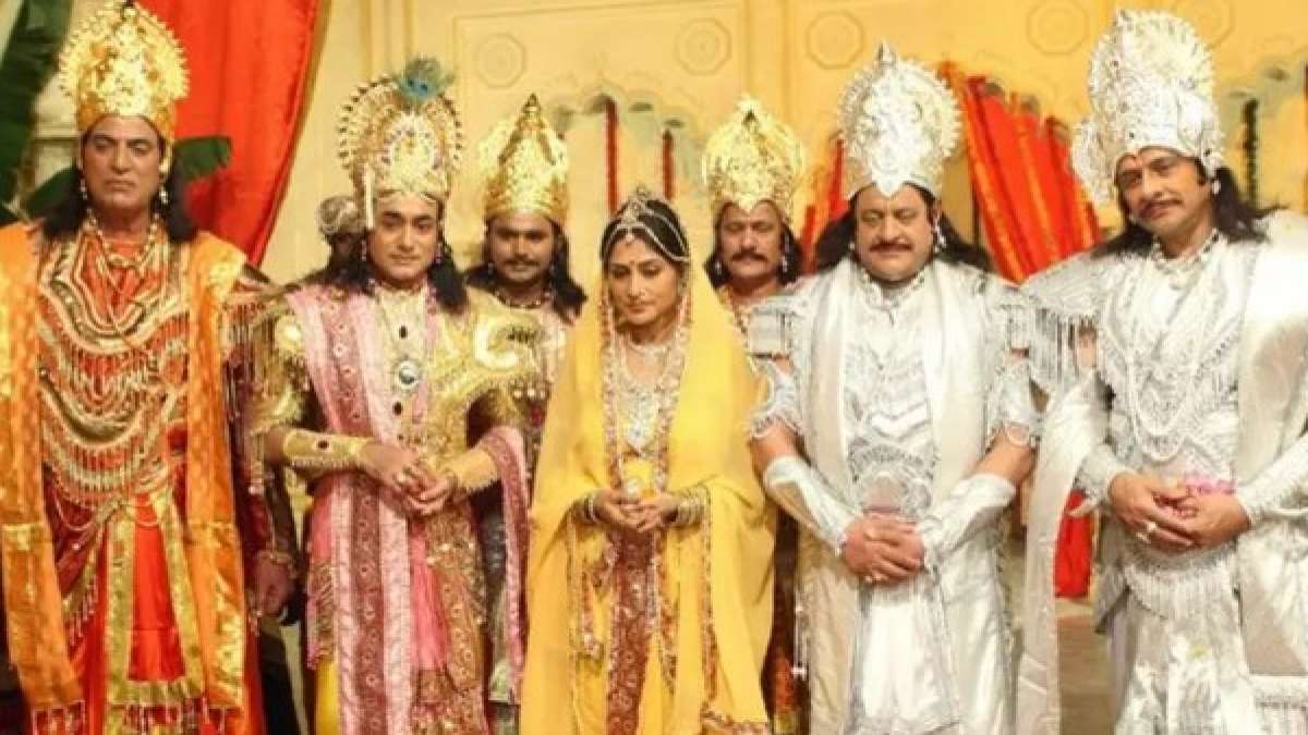 Roopa Ganguly Aka Draupadi Says Trains Used To Stop At Stations So ...