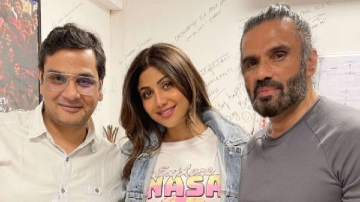 Dhadkan Reunion: 'Anjali' Shilpa Shetty Chills With 'Dev' Suniel Shetty; Fans Say 'We Miss ...