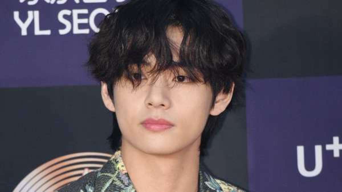 BTS Member V's Viral Photo Gets Compared To Shah Rukh Khan's Iconic ...