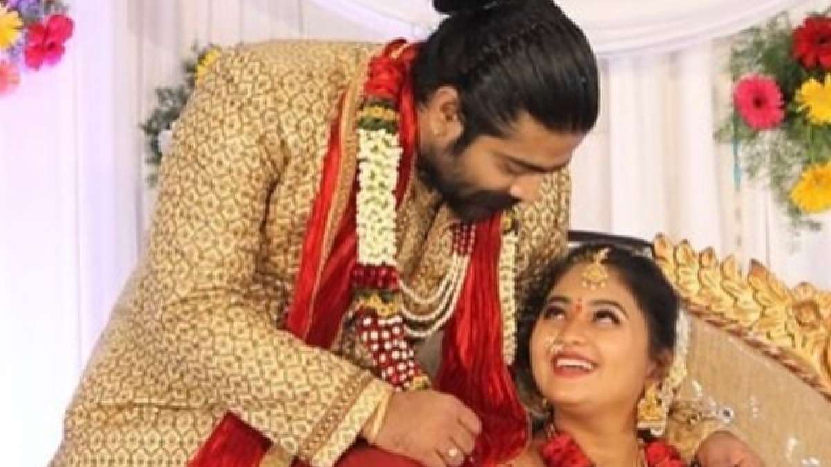 Singer LV Revanth Gets Engaged, See Pics - Filmibeat