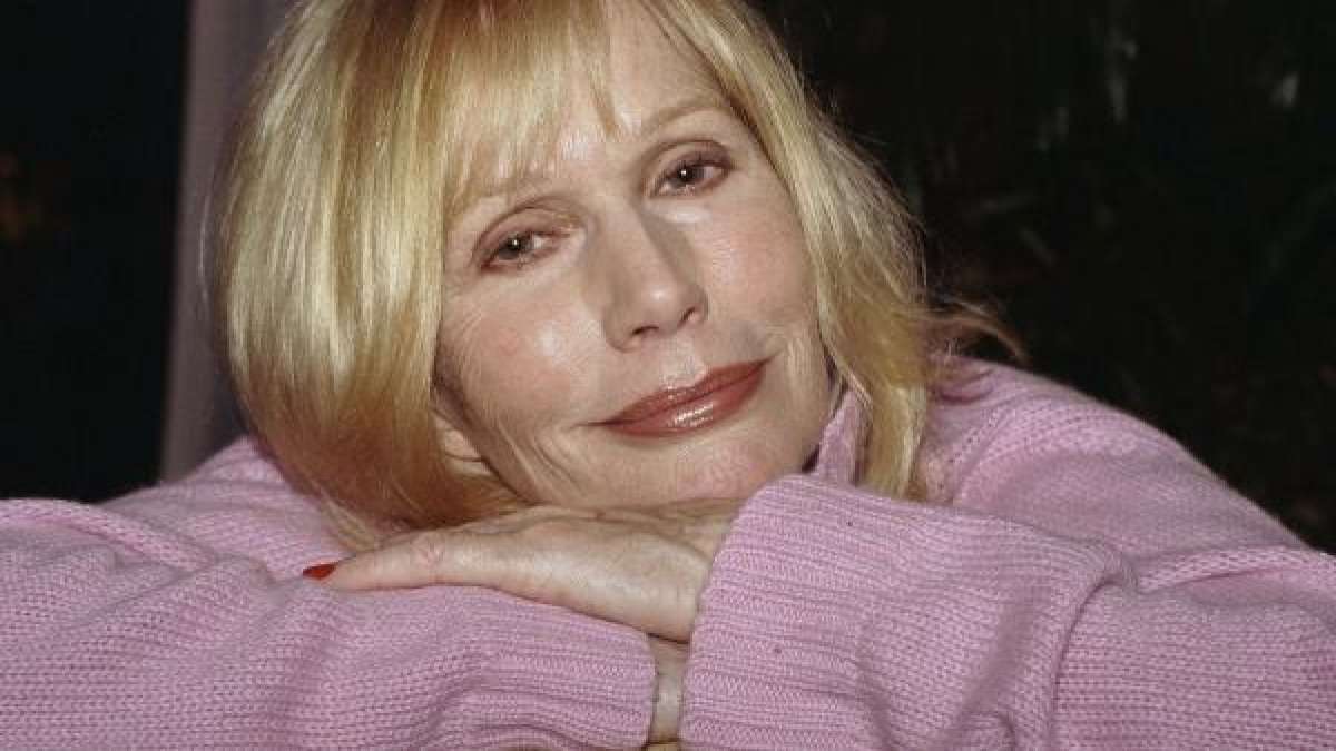 Oscar-Nominated 'MASH' Actor Sally Kellerman Passes Away At 84 - Filmibeat