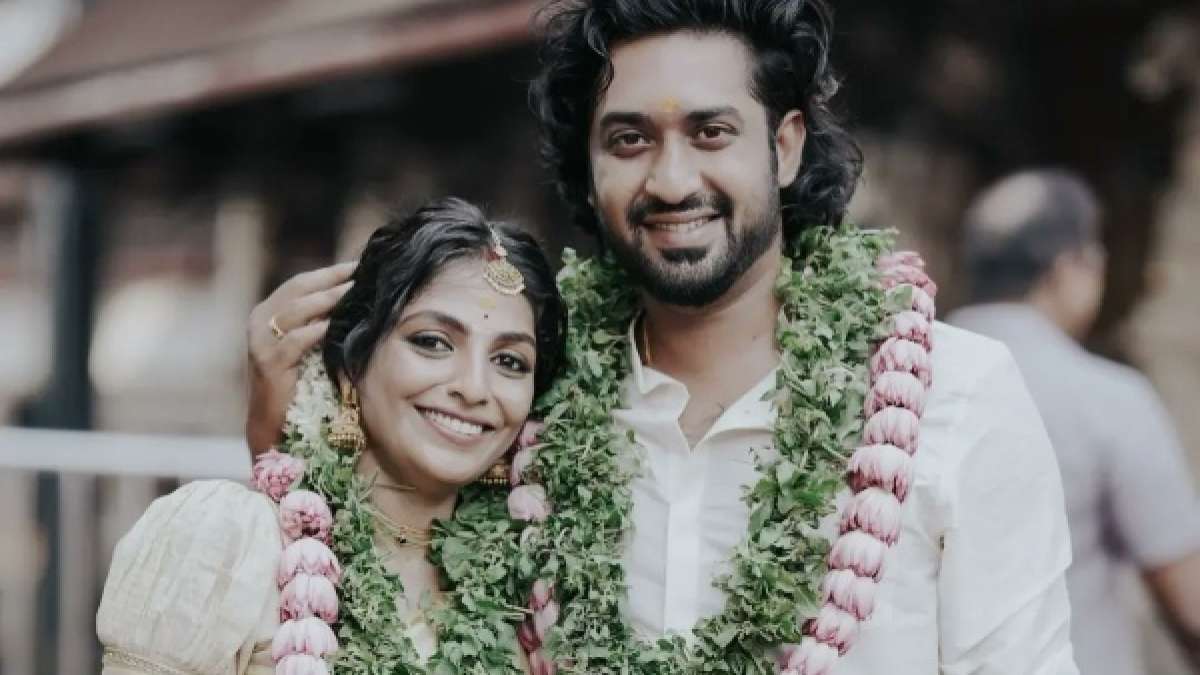 Actress Mythili Ties The Knot With Sambath Kumar, See Pics - Filmibeat