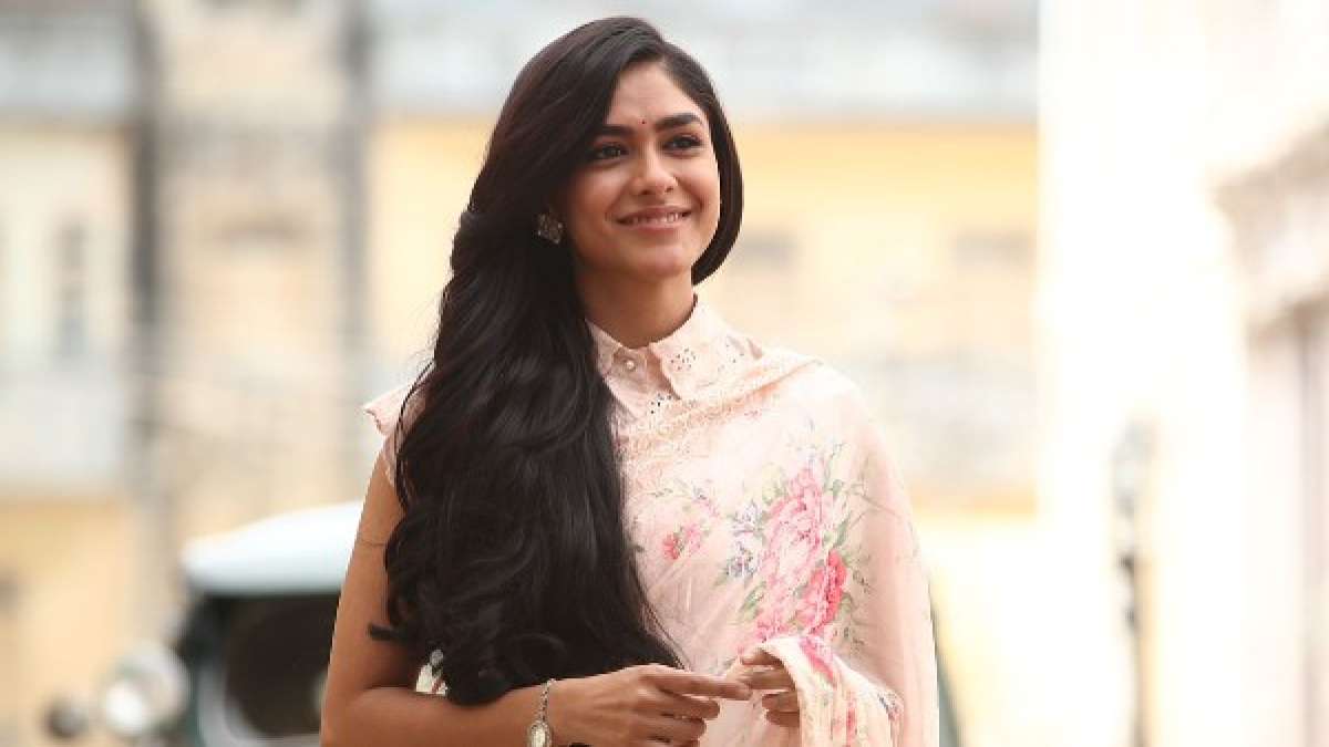 Mrunal Thakur On Making Her South Debut With Dulquer Salmaan's Sita ...
