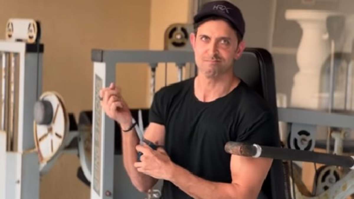 Do You Know Why Hrithik Roshan Wears A Black Thread On His Wrist? Actor ...