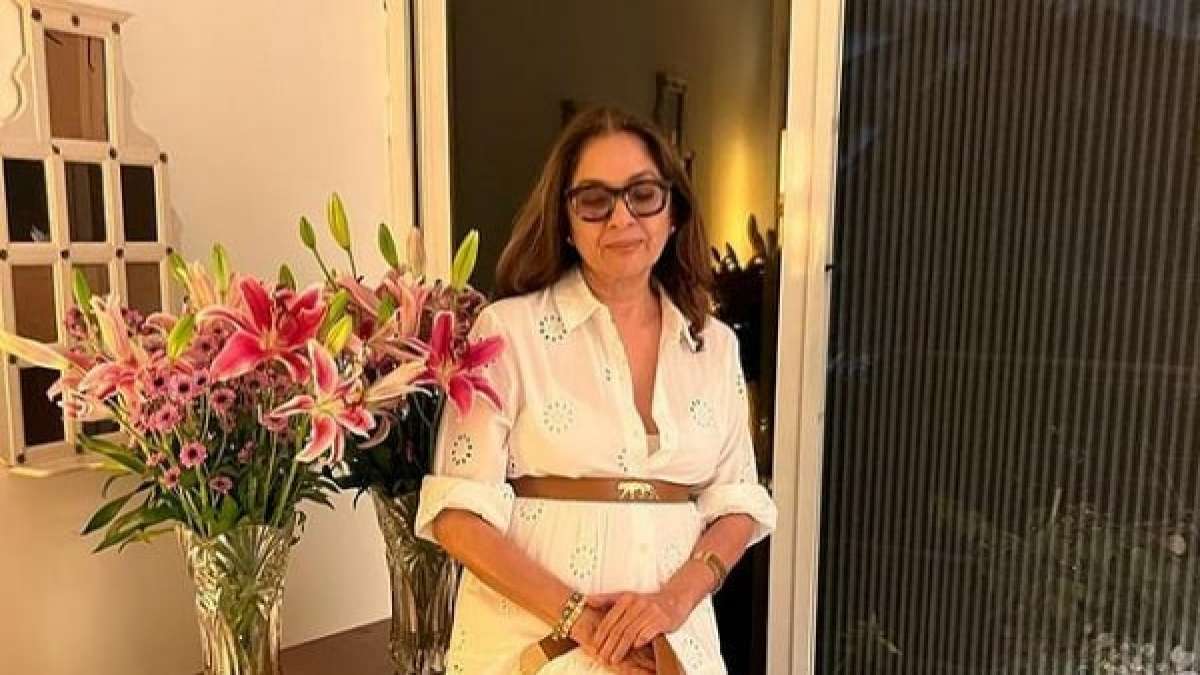 63-year-old Neena Gupta Flaunts Toned Legs In Thigh-High Dress ...