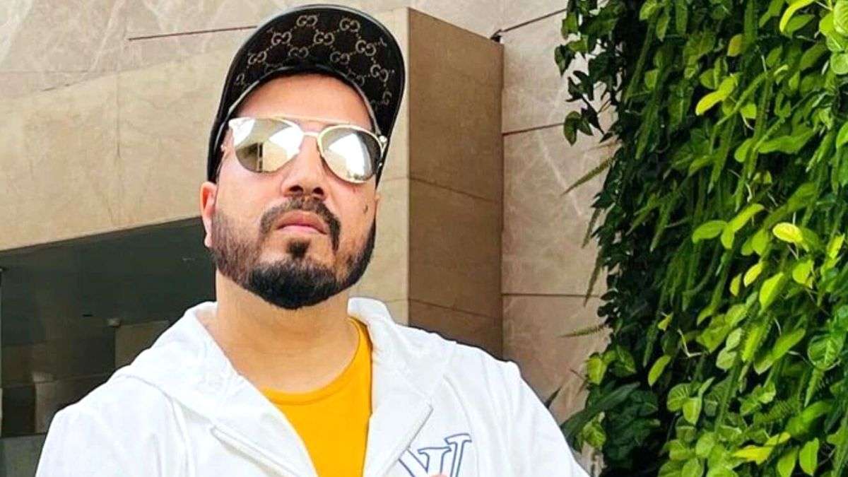 Mika Singh GIFTS His Childhood Friend Swanky Mercedes, Netizens Hail ...