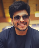 MG Srinivas - Photos, Videos, Birthday, Latest News, Height In Feet ...