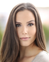 Zoe Fraser - Photos, Videos, Birthday, Latest News, Height In Feet ...