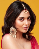Nandhana Varma Photos, Videos, Birthday, Latest News, Height In Feet ...