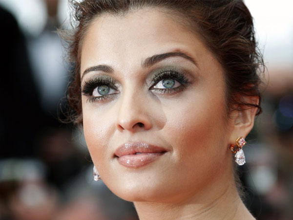 Aishwarya Rai Bachchan | Aishwarya Rai Blue Eyes | Valerio Massimo ...