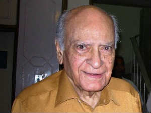 Actor AK Hangal Died | Brief Illness | Hangal Death | Namak Haram ...