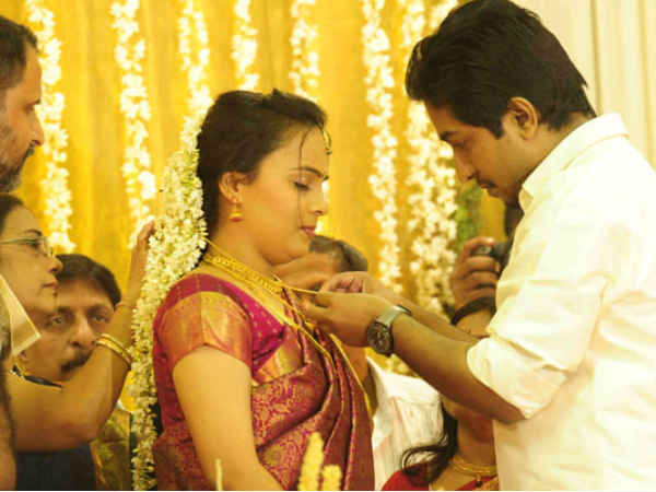 Vineeth Sreenivasan | Divya Narayanan | Wedding Pictures | October 18 ...