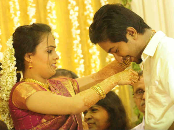 Vineeth Sreenivasan | Divya Narayanan | Wedding Pictures | October 18 ...