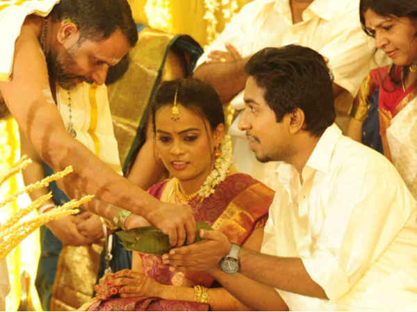 Vineeth Sreenivasan | Divya Narayanan | Wedding Pictures | October 18 ...